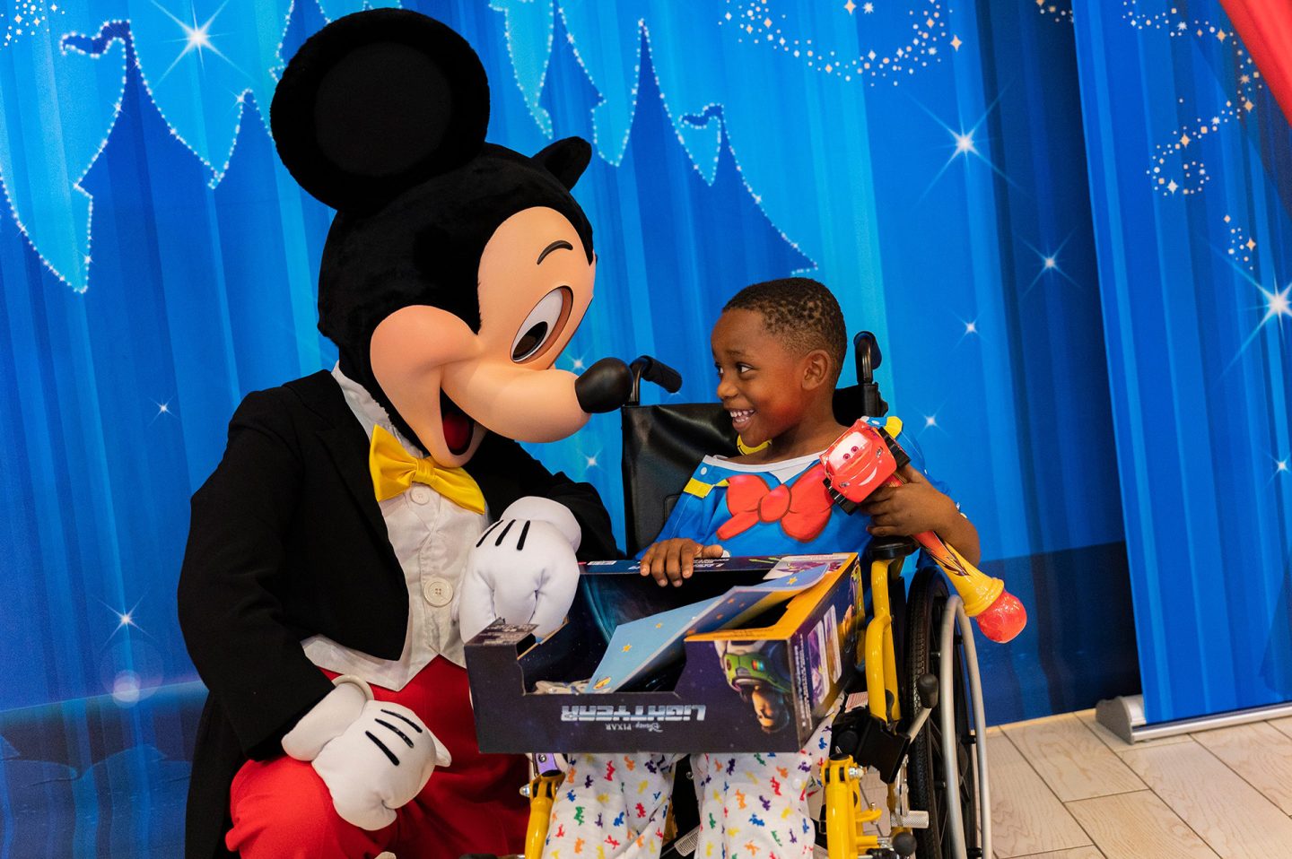 Disney Delivers Joy to Children’s Hospitals Across Florida | The Walt ...
