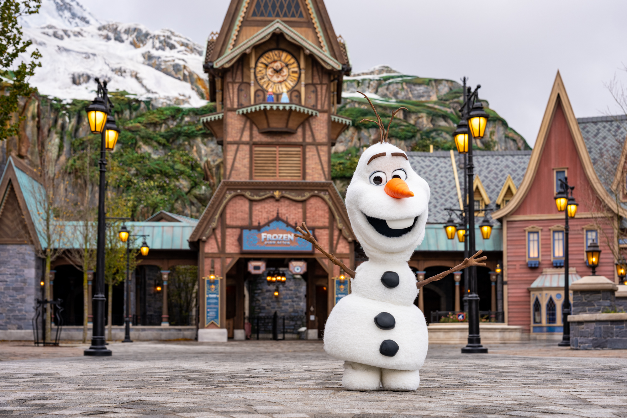 Walt Disney Imagineering Brings ‘Frozen’ Olaf Robotic Character to Life ...