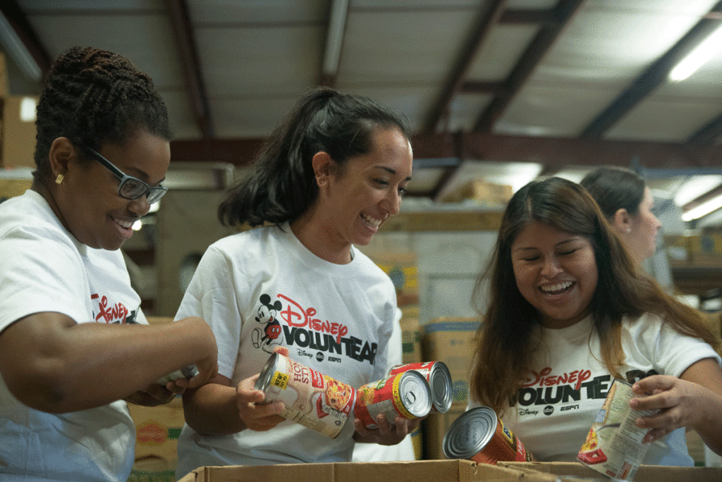 Walt Disney Parks and Resorts Gives Back for Thanksgiving | The Walt ...