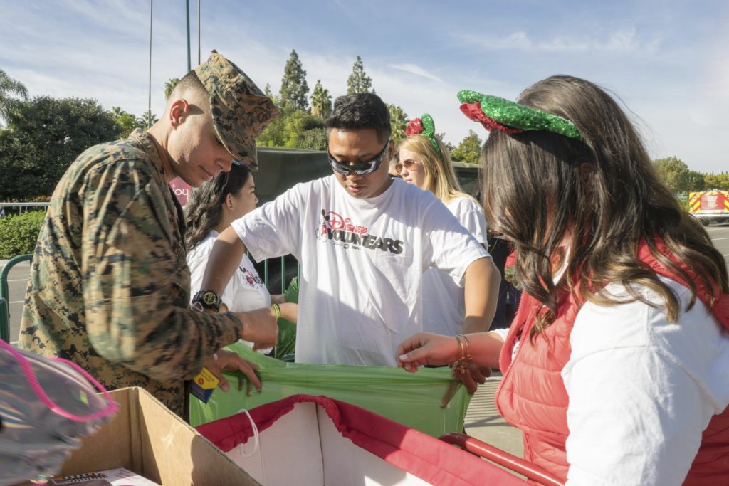 Walt Disney Parks and Resorts Shares Holiday Cheer | The Walt Disney ...